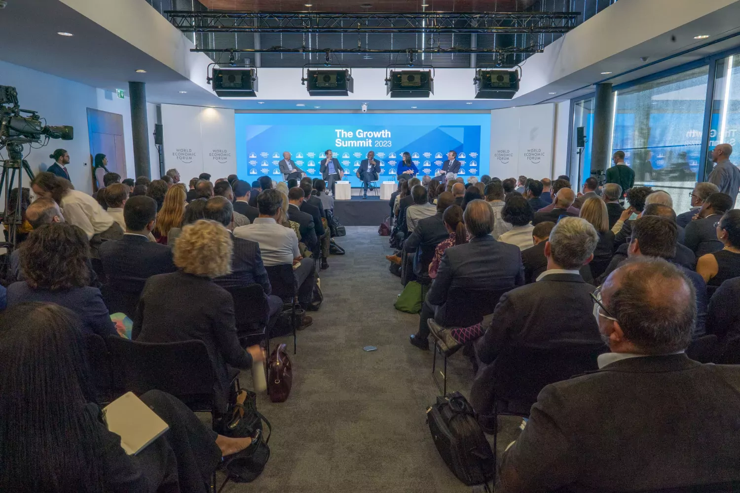 L'influence du dollar et de l'euro en question au Growth Summit du WEF ...