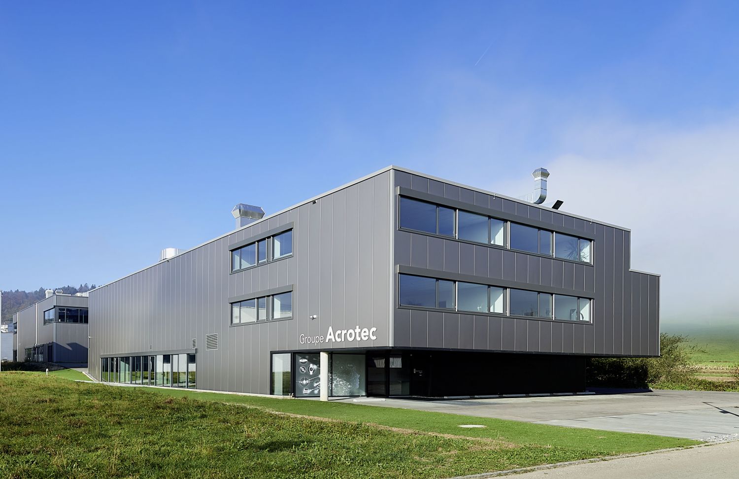 Le groupe de micromécanique Acrotec a officiellement ouvert son nouveau ...