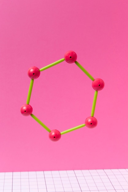 El Protón: Estructura, Propiedades y Carga Eléctrica en Química y Física