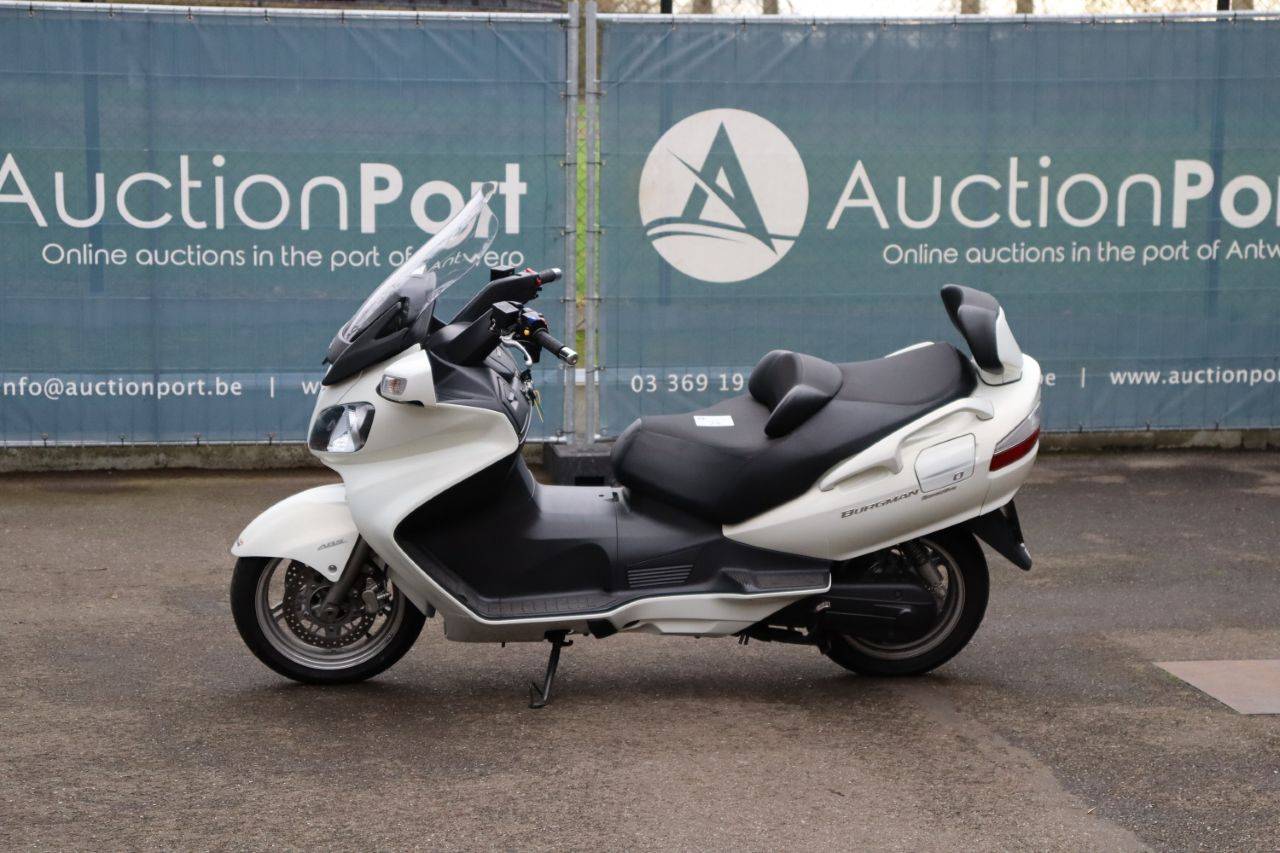 Moto Suzuki Burgman 650 Executive Essence 2010 (Margin) enchèr...