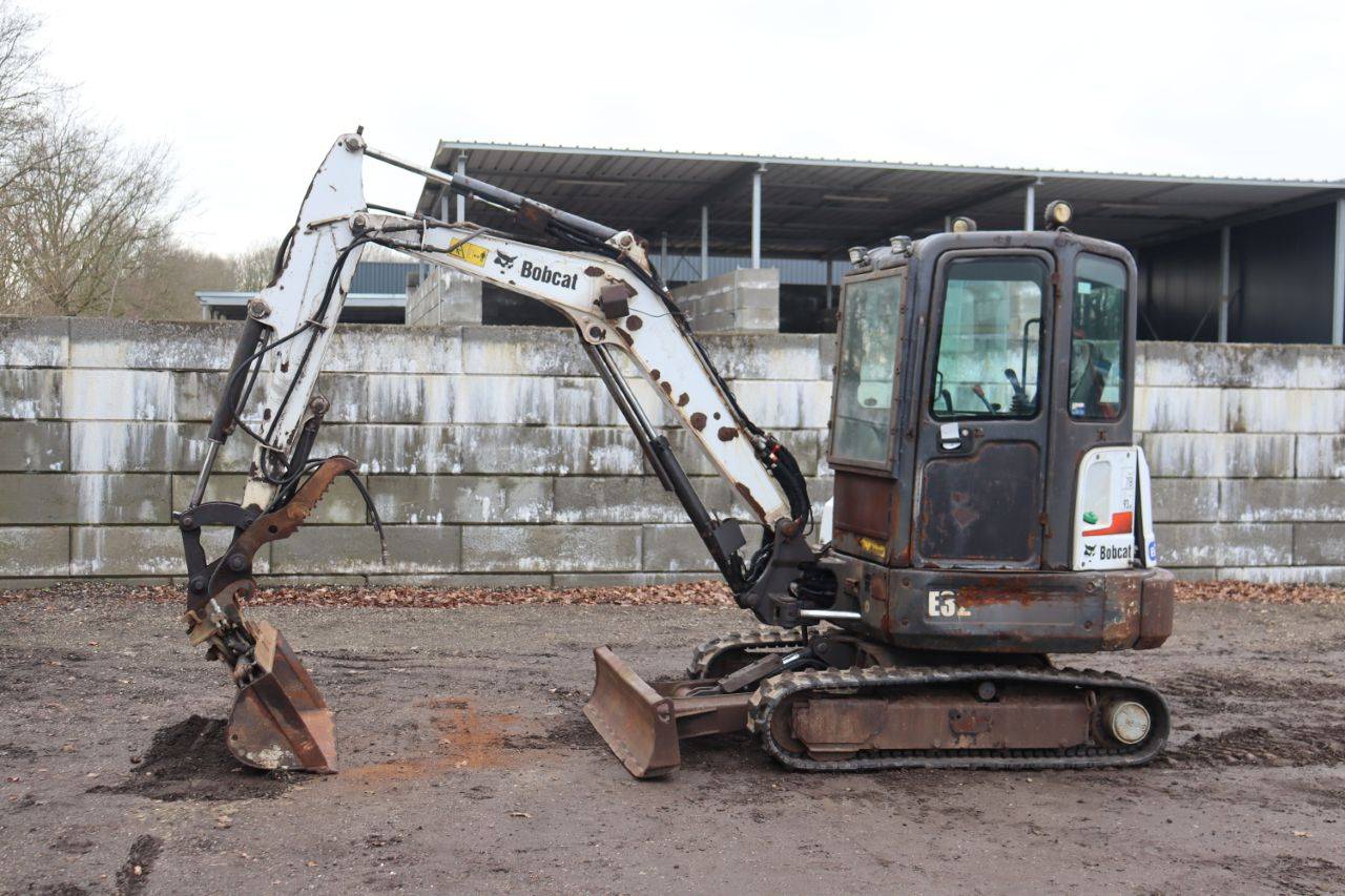 Crawler excavator Bobcat E32 Diesel 24.4kW 2015 | AuctionPort