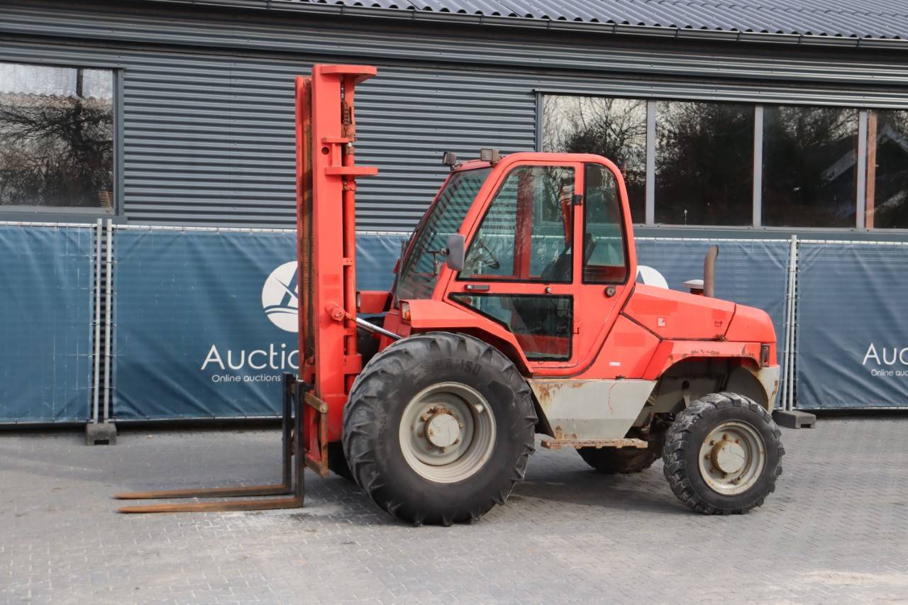 Chariot élévateur tout-terrain Manitou M26-4 Diesel 2600 kg 20...