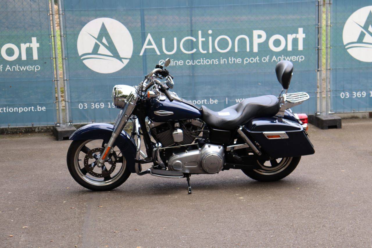 Harley-Davidson DYNA Switchback Benzine 2013 veiling | Auction...