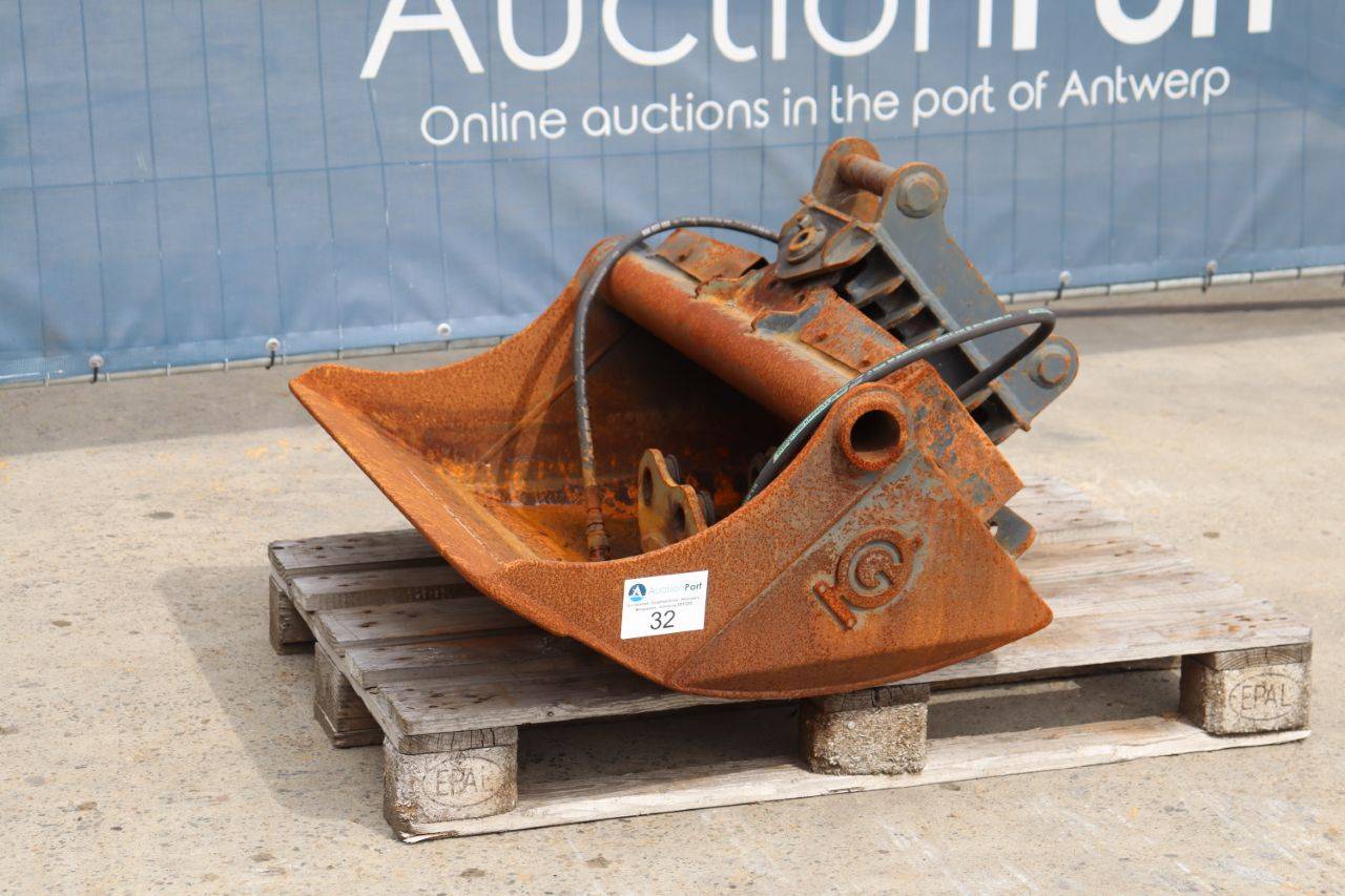 Grondbak Globus GUP 2015 veiling | AuctionPort