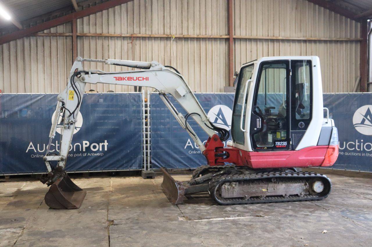 Rupsgraafmachine Takeuchi TB235 Diesel 22kW 2011 veiling | Auc...