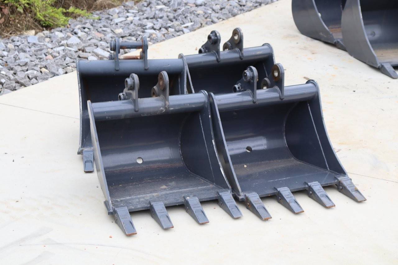 Lot of Excavator Buckets Sunward 2500kg New | AuctionPort