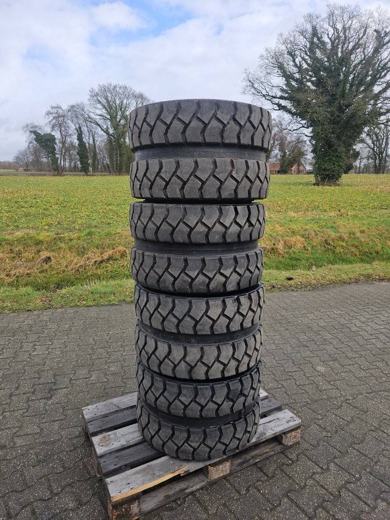 Partij banden met velgen Wide-Wall 7.50x15 8stuks Nieuw veilin...