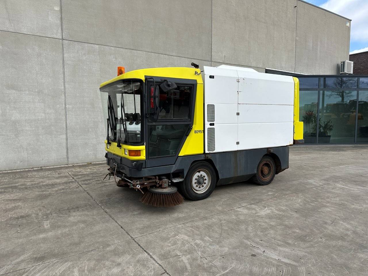 Sweeper truck Ravo 5002 Diesel 81kW 1995 | AuctionPort