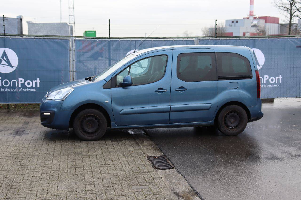 Passenger car Citroën Berlingo BLUE HDi Diesel 98hp 2017 (Marg...