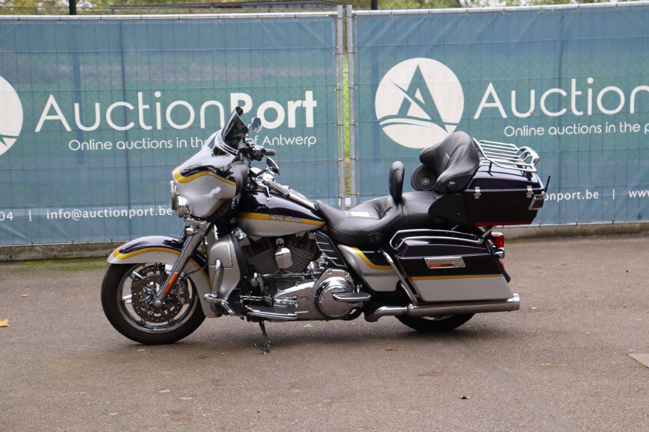 Harley-Davidson ULTRA CLASSIC CVO Benzine 2012 (Marge) veiling...