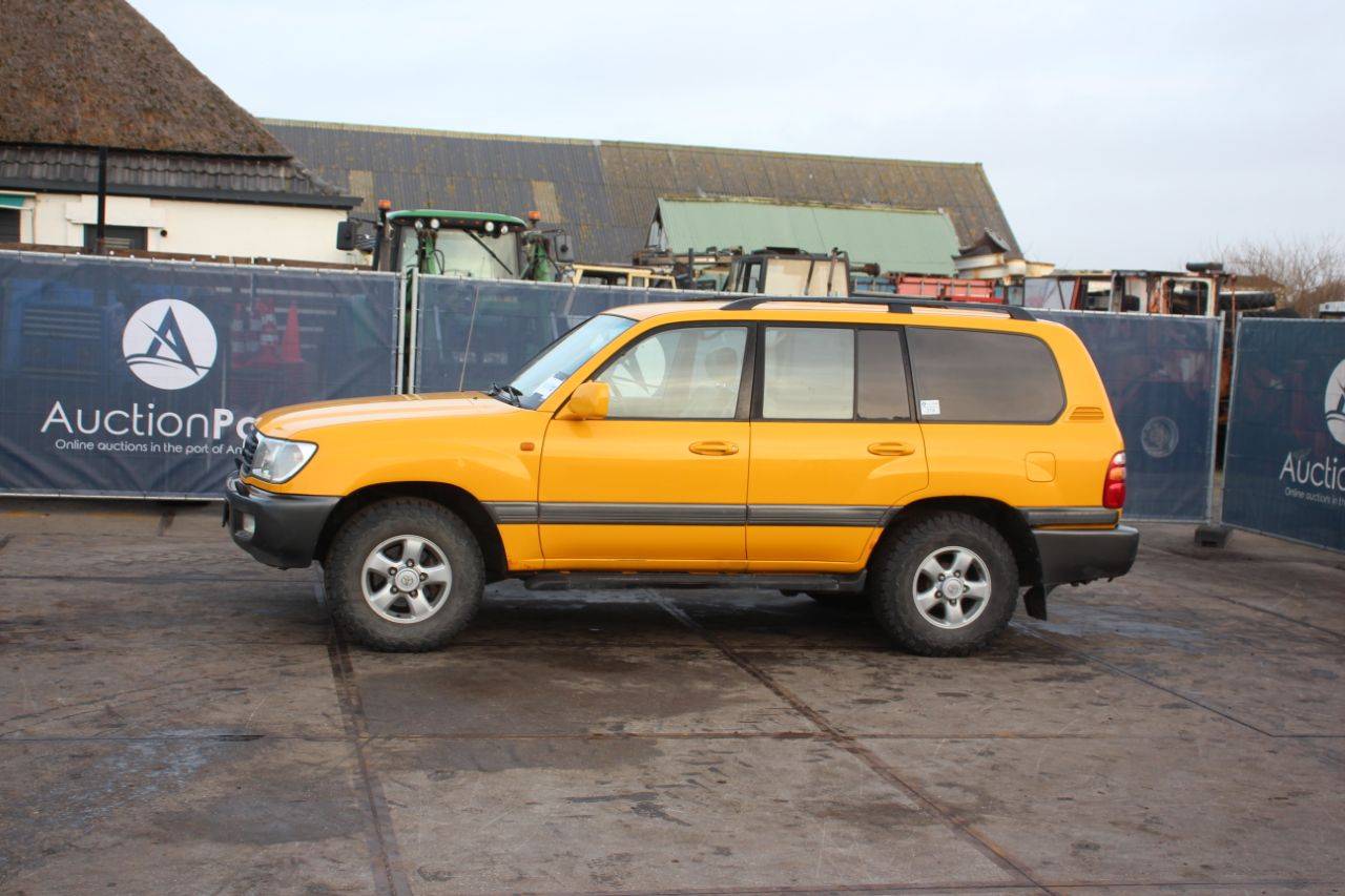 Toyota LANDCR. 100 4.2TD AUT+SRW Diesel 204hp 2000 | AuctionPort