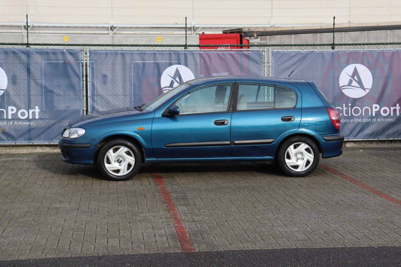 Voiture particulière Nissan Almera Essence 116 ch 2002 (Marge)...
