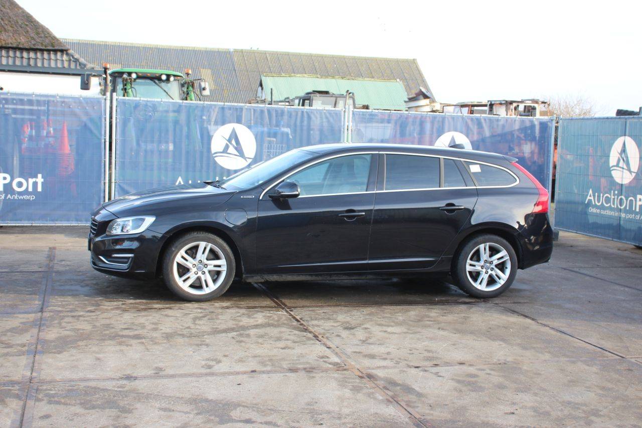 Volvo V60 D6 AWD Plug-in-Hybrid Elektro+Diesel 215 PS 2014 (Ma...