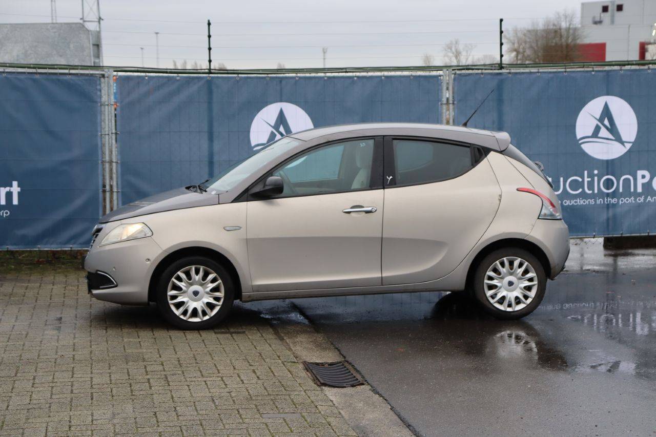 Passenger car Lancia Psilon Petrol 69 hp 2012 (Margin) | Aucti...