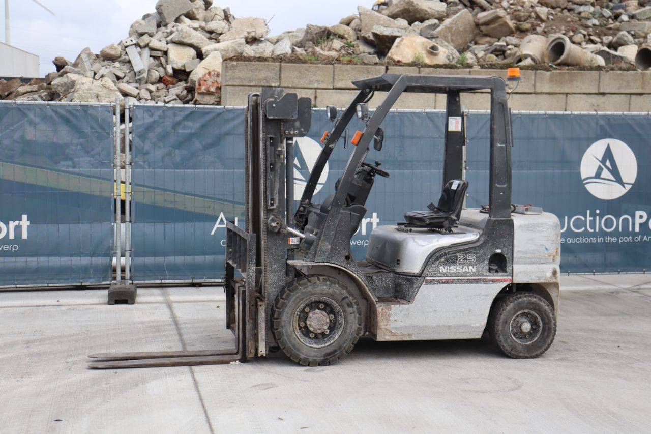 Heftruck Nissan PL02 LPG 2500kg 3.0m veiling | AuctionPort