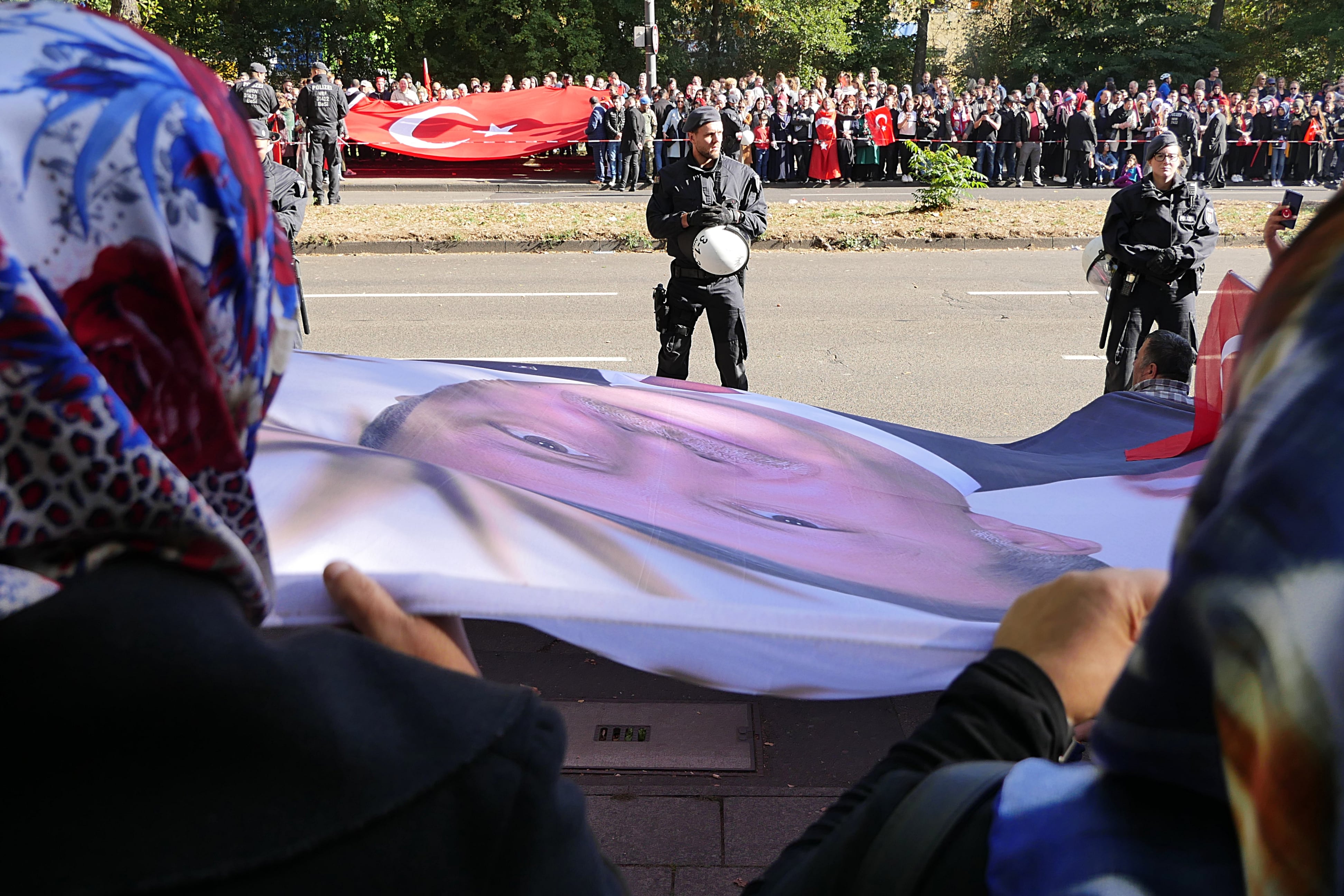 Turkish Islam in Europe: Political Activism and Internal Conflicts