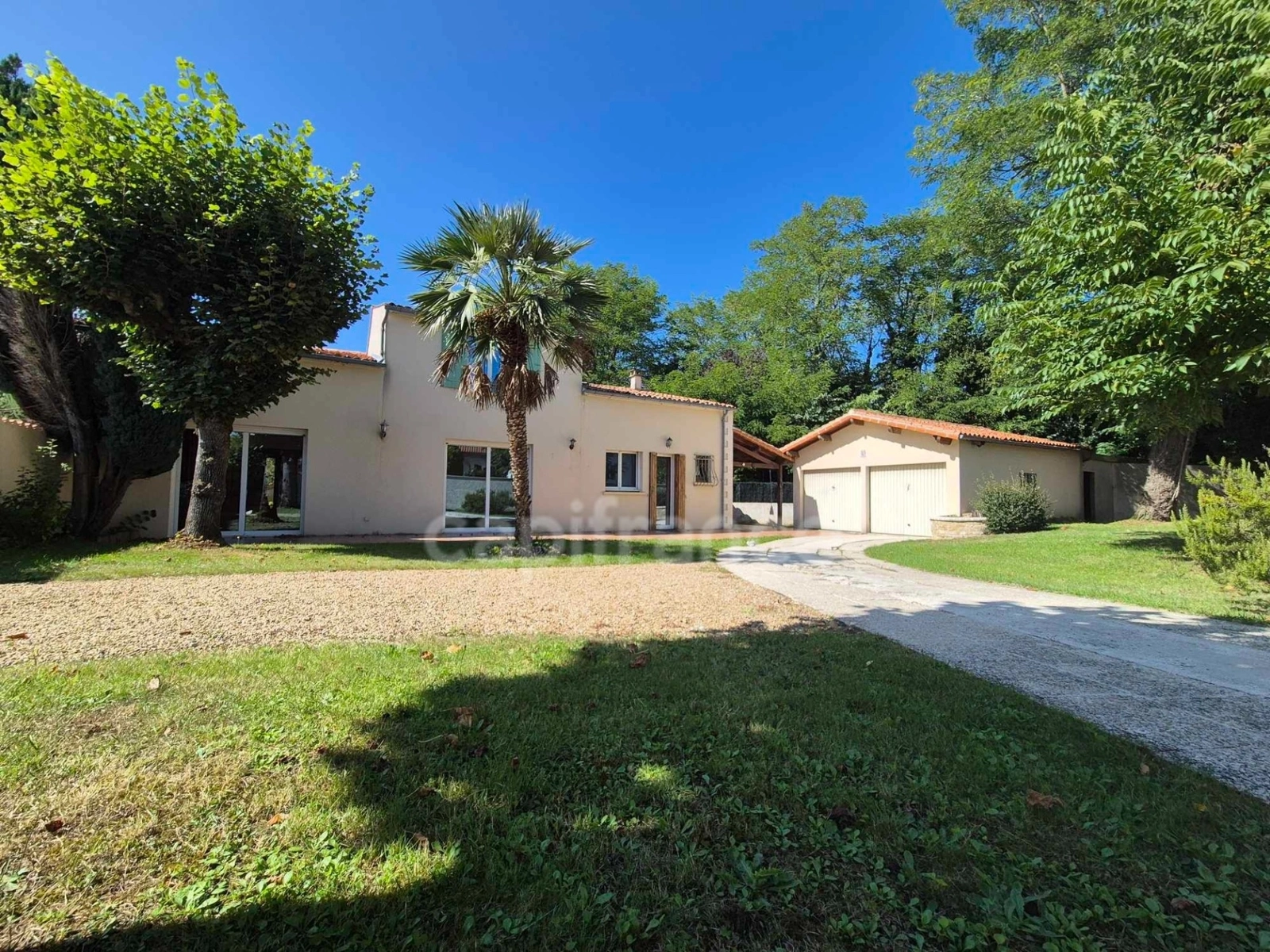 Maison à vendre SAUJON 6 pièce(s) 200m2 439 500€