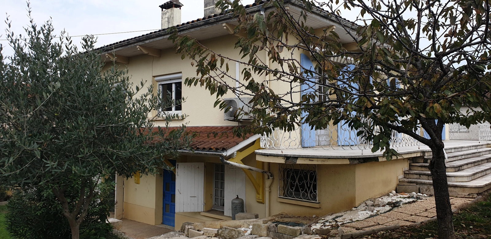 Maison à vendre FLEURANCE 10 pièce(s) 200m2 210 000€