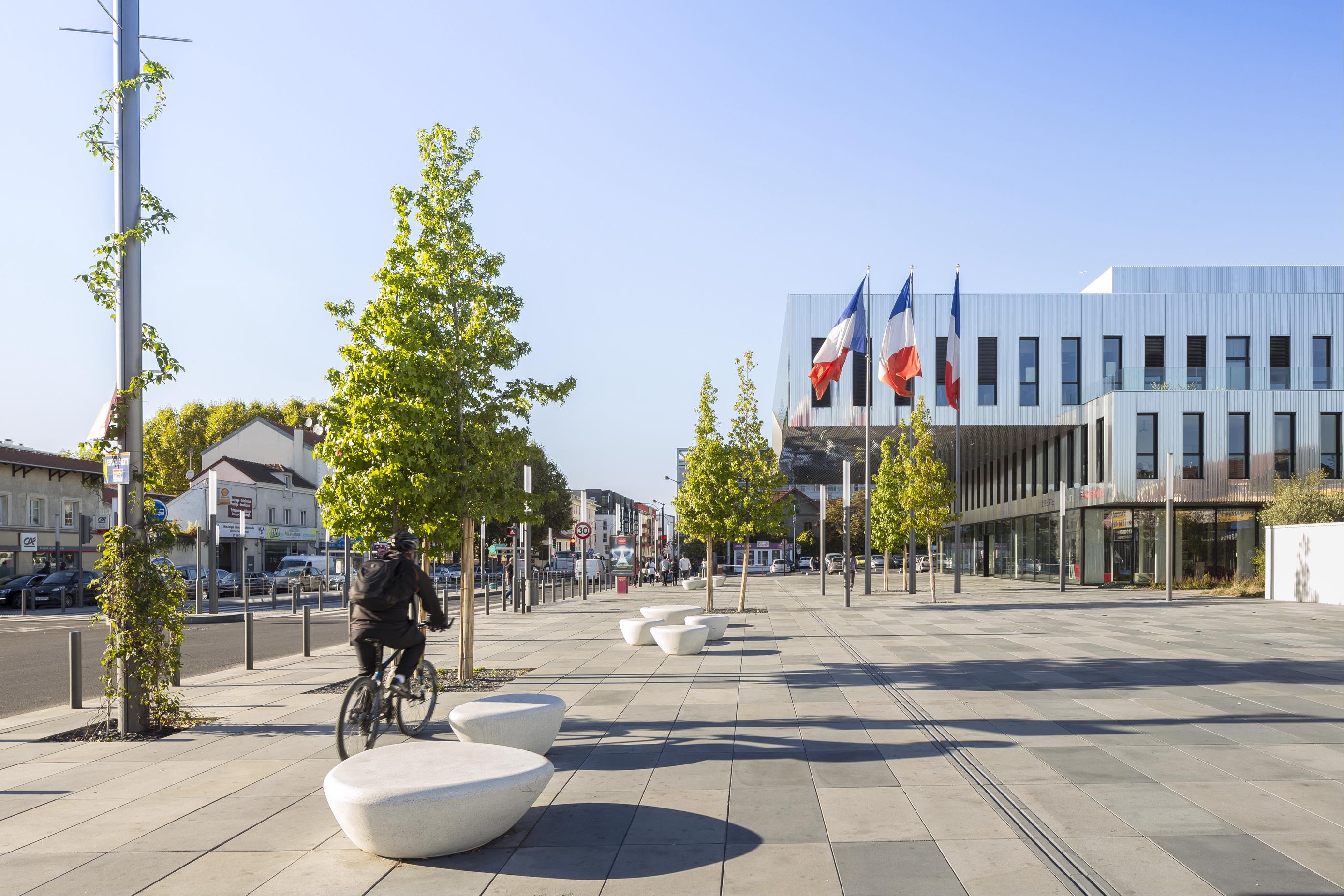 Place de la grace de Dieu, Bezons