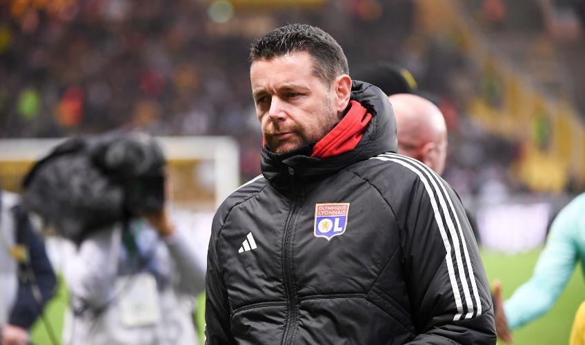 Lyon sack head coach Pierre Sage