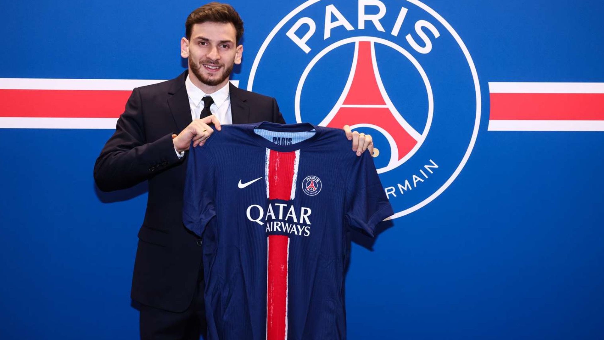 Khvicha Kvaratskhelia: Meet PSG’s Newest Signing