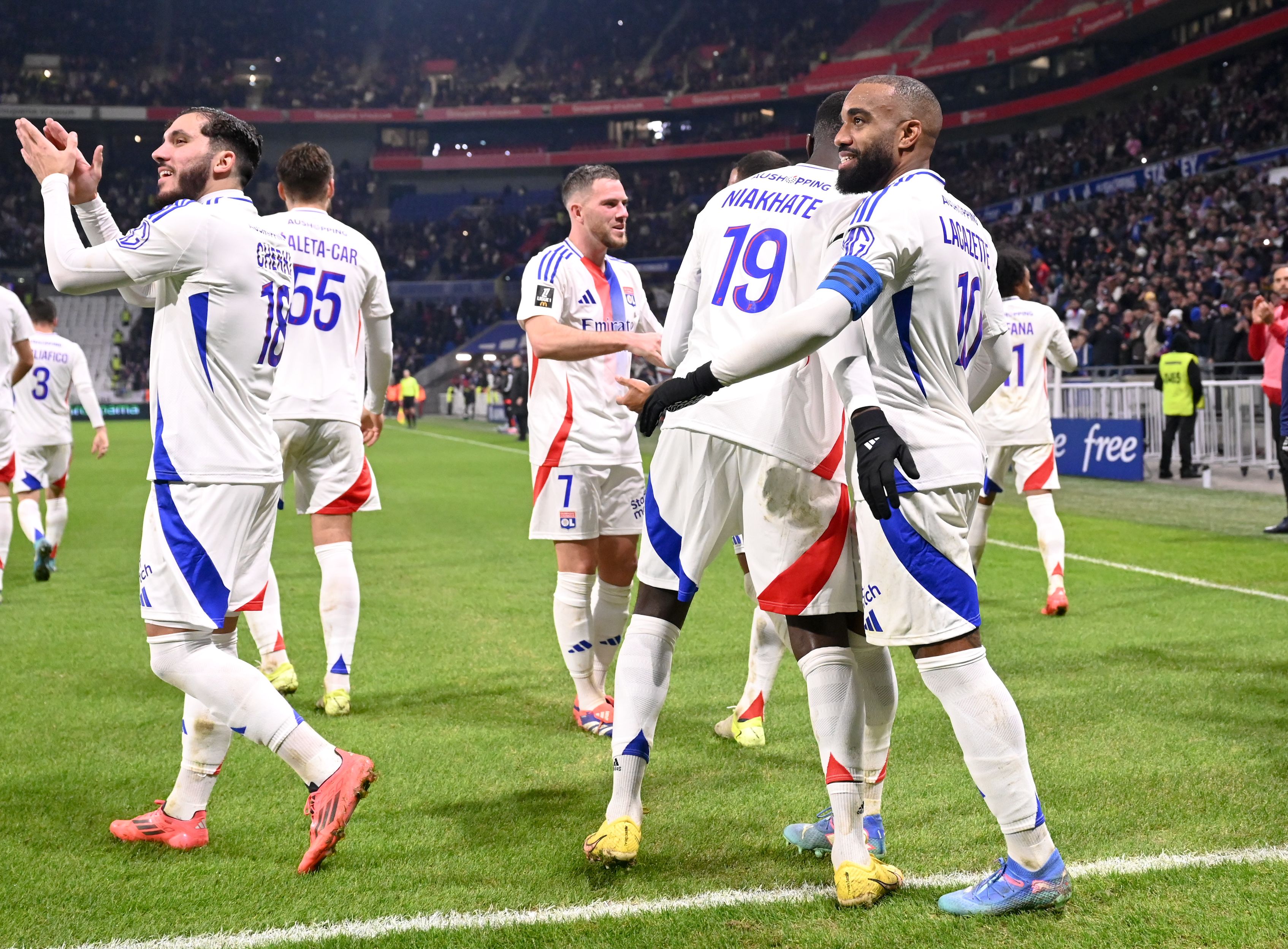 Preview: In-form Lyon travel to Paris