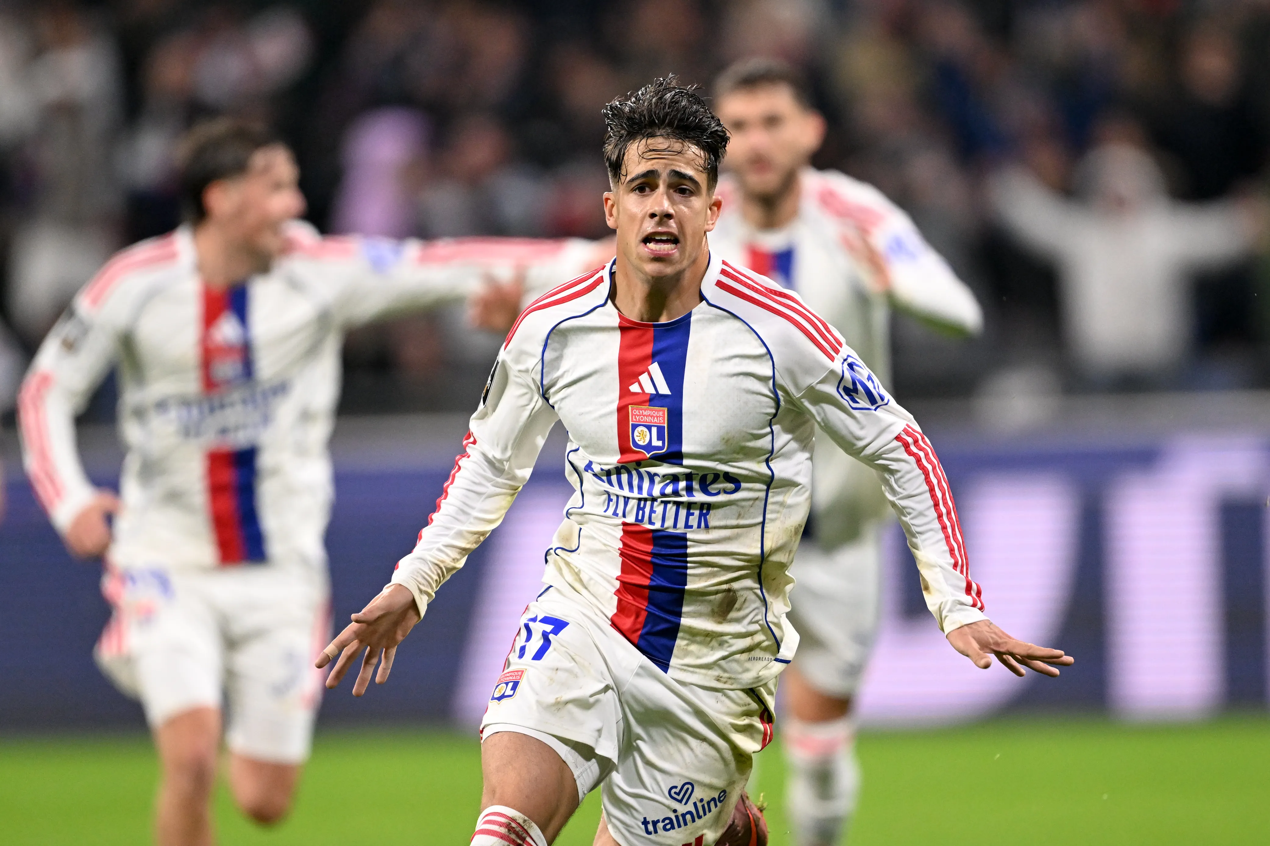 Moreira's stoppage time winner sees OL beat Strasbourg