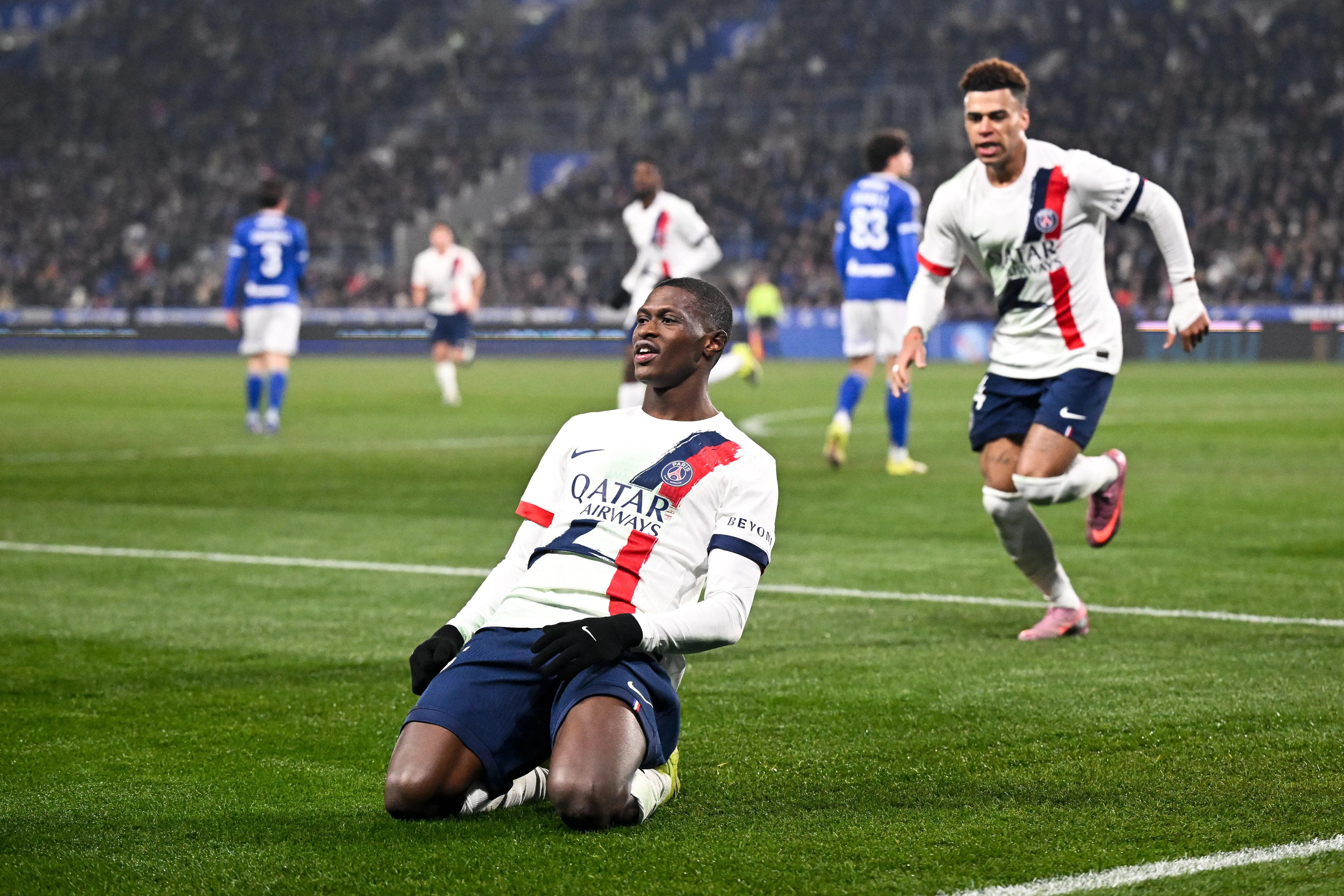 Ten-man PSG reclaim top spot with statement win over Strasbourg