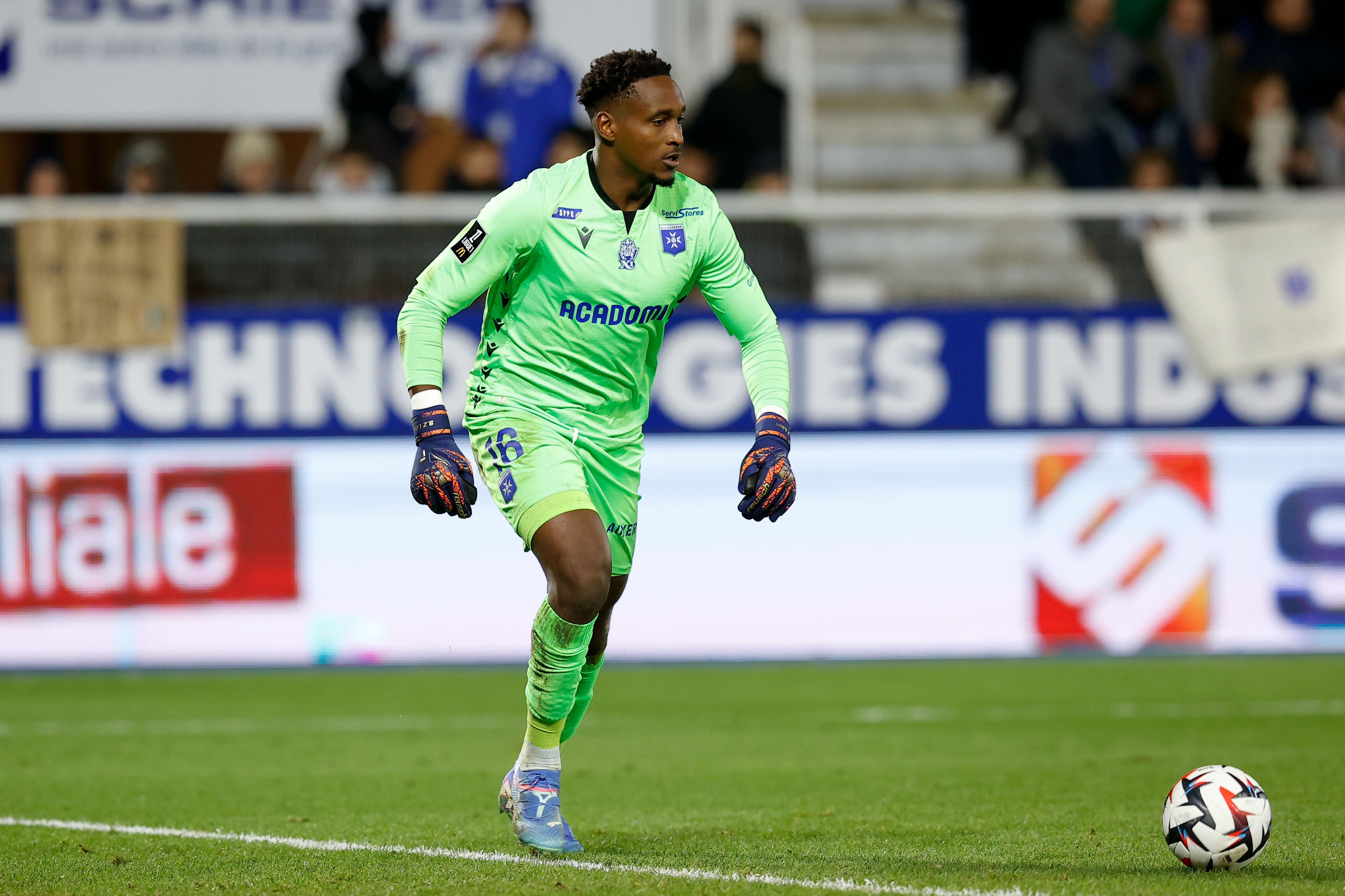 Recap: Donovan Léon Frustrates PSG with 11-Save Performance