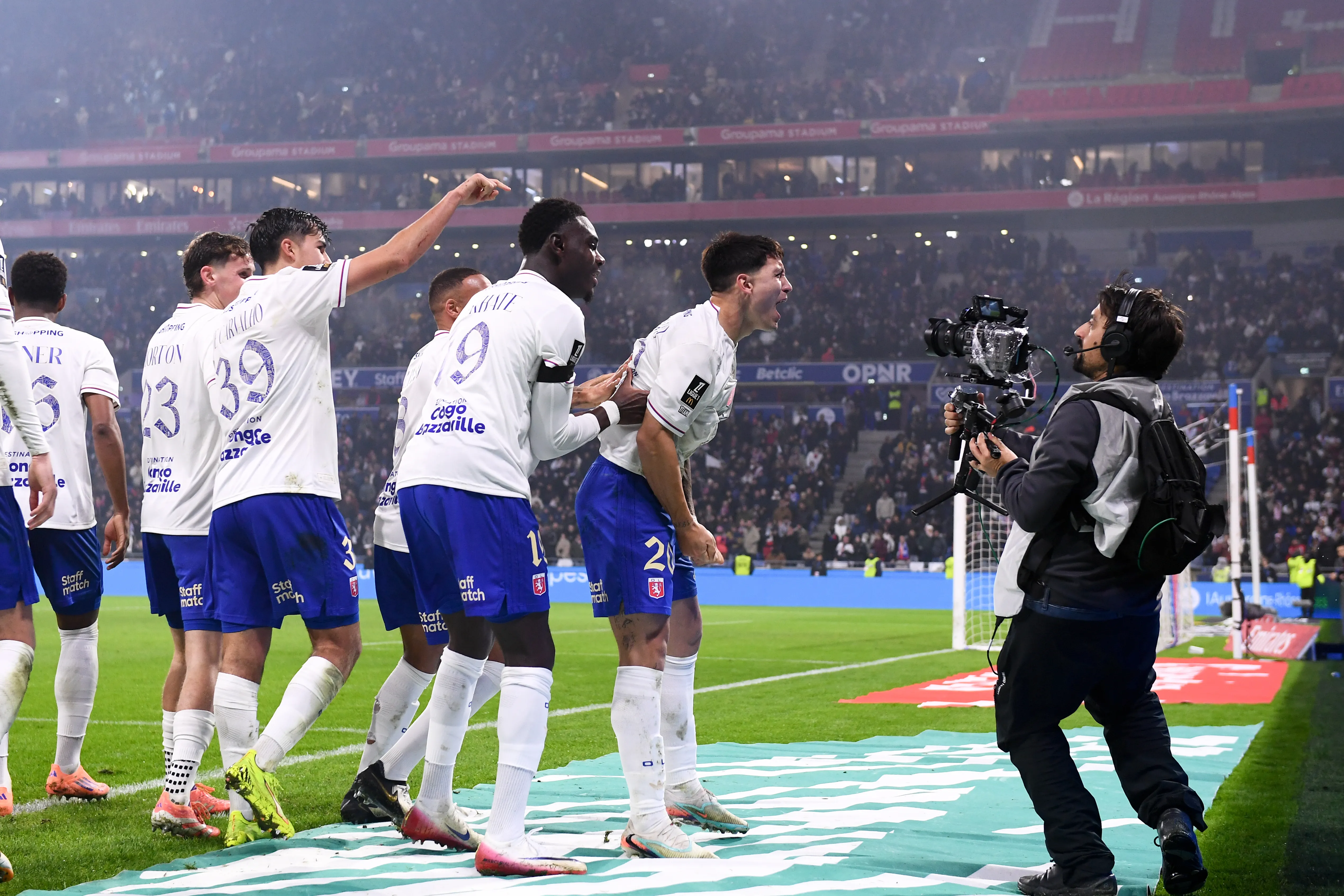 Lyon celebrate 75th anniversary with convincing win over Nantes
