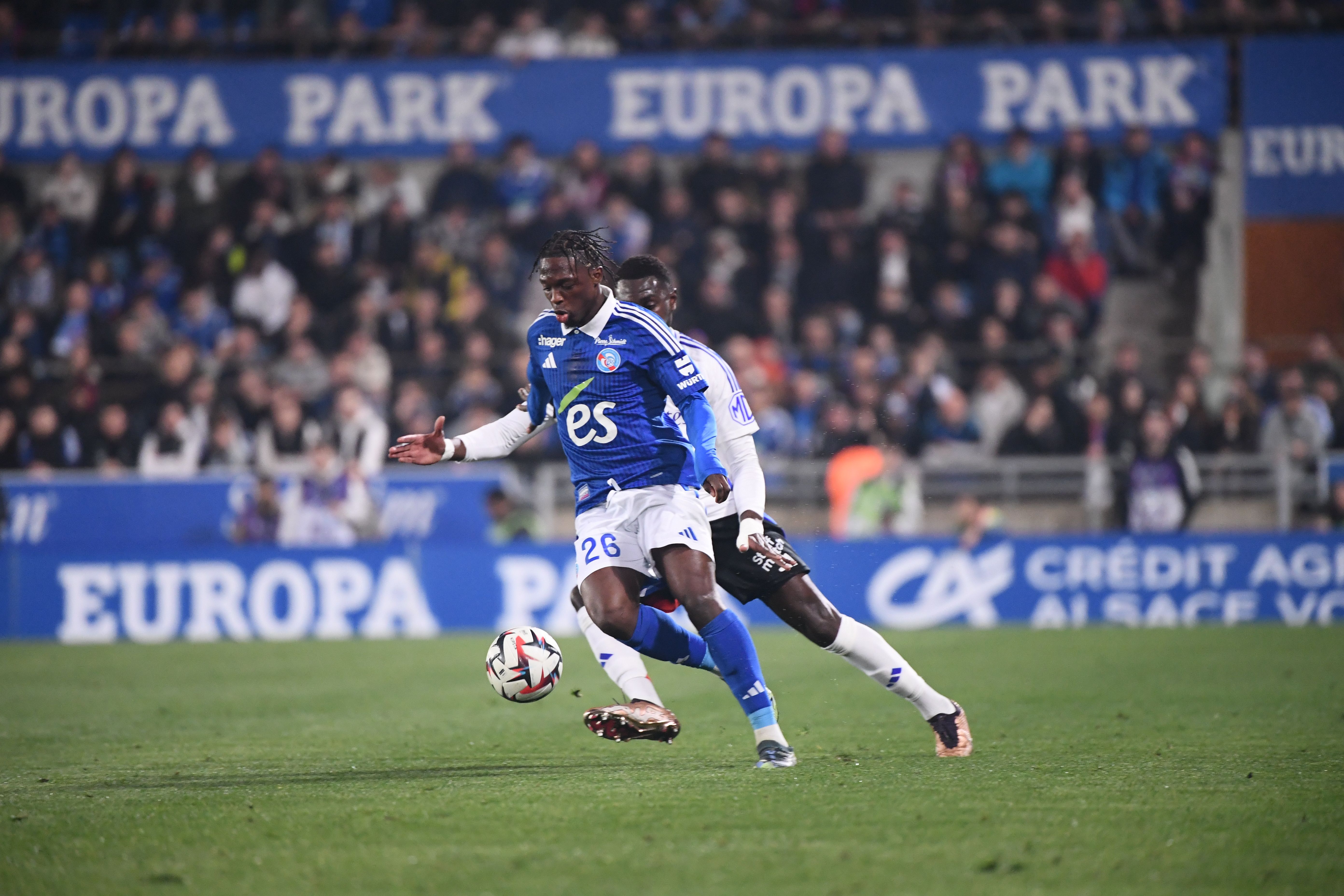 Bakwa stars as Strasbourg thrash Lyon
