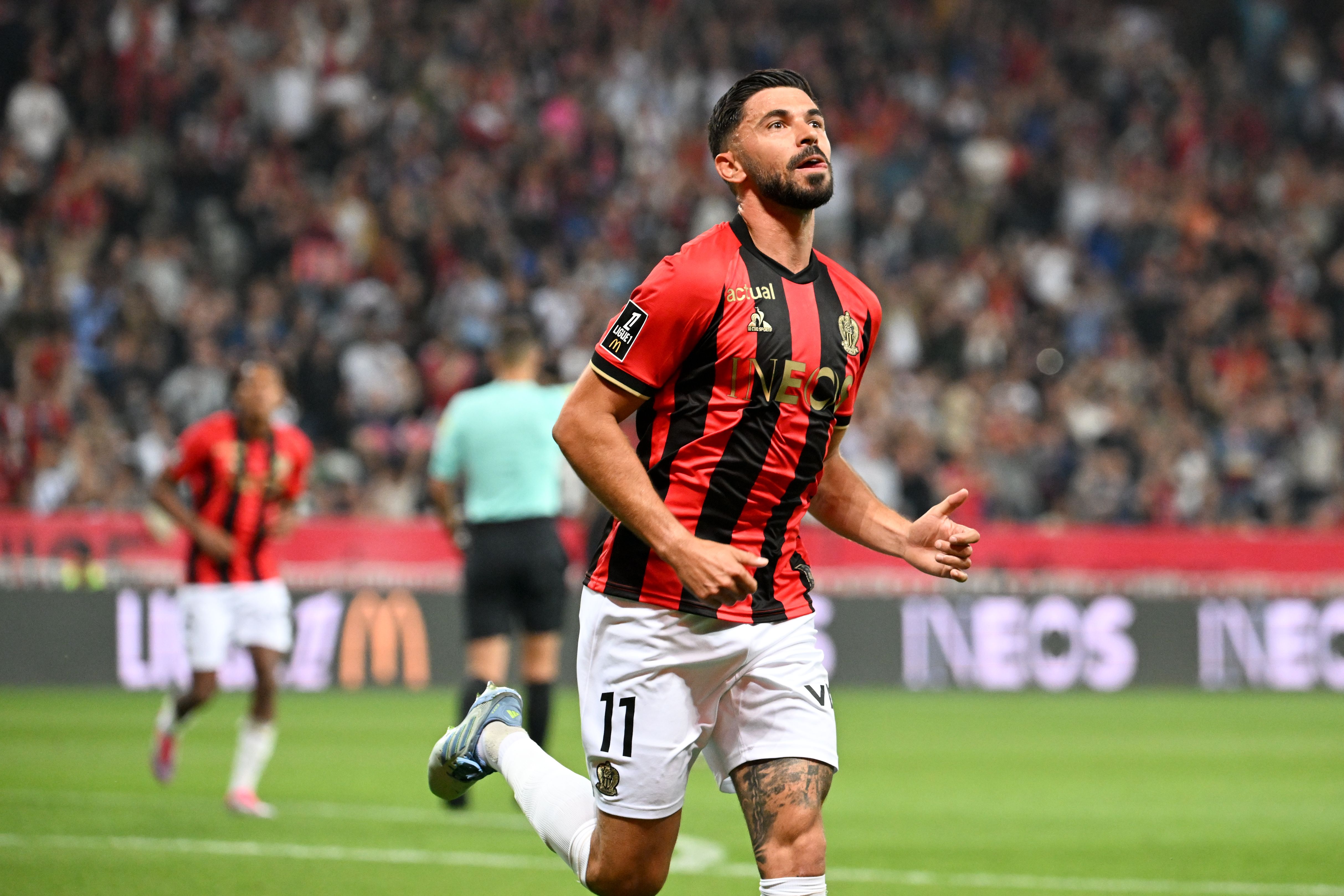 Nice edge Reims to climb into top three