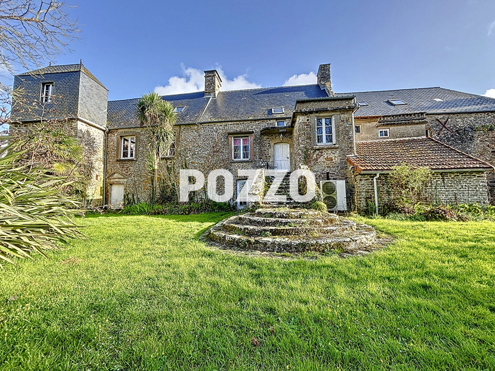 Maison à vendre LE MESNIL 16 pièce(s) 439m2 525 000