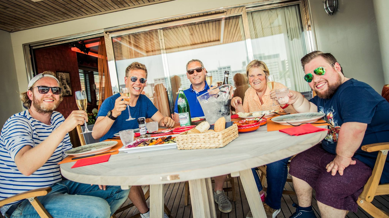 VIER en Gert toosten op succes - PUB