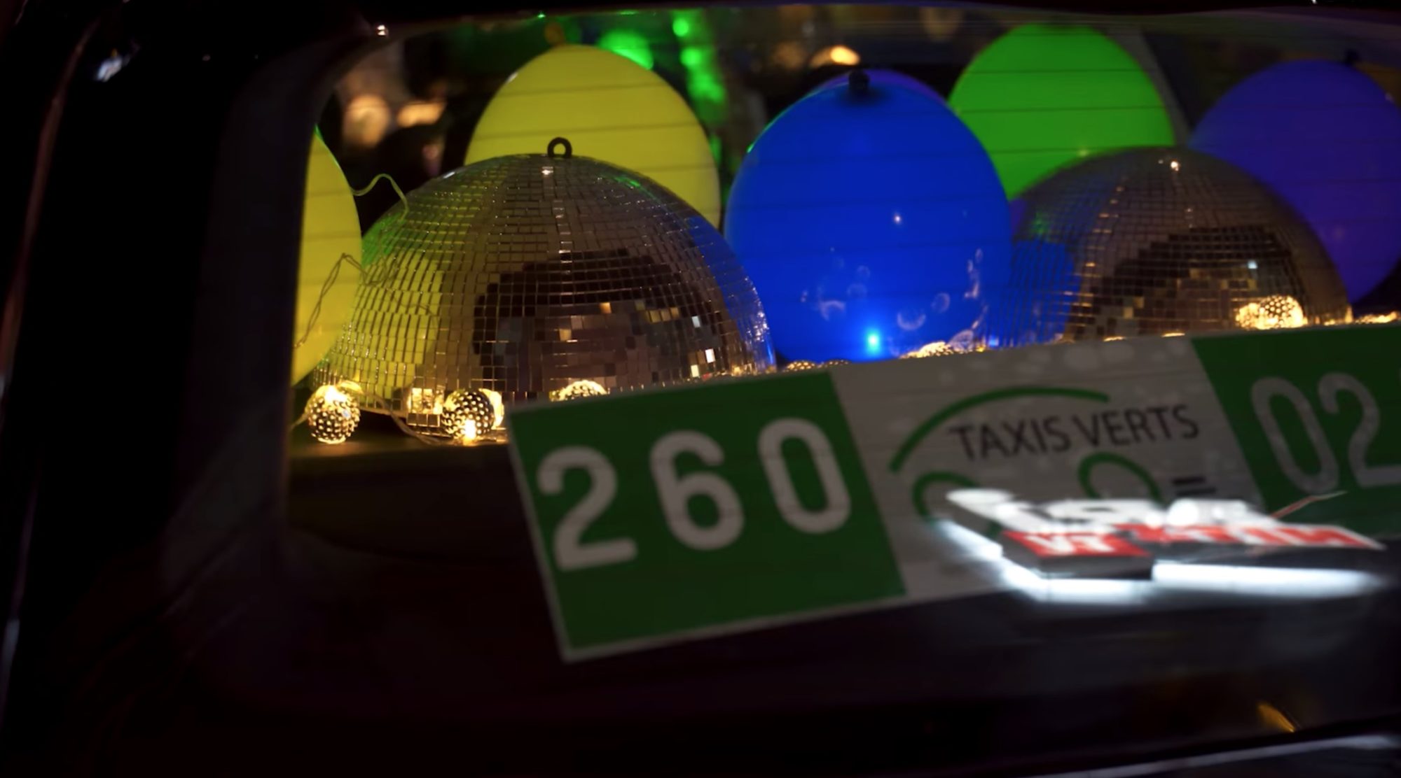NOSTALGIE ET LES TAXIS VERTS LANCENT LE TAXI LE PLUS DISCO AU MONDE - PUB