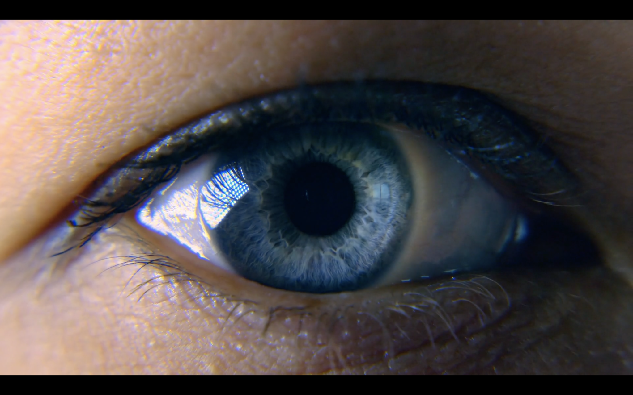 Romance prend soin de nos yeux pour Atol - PUB