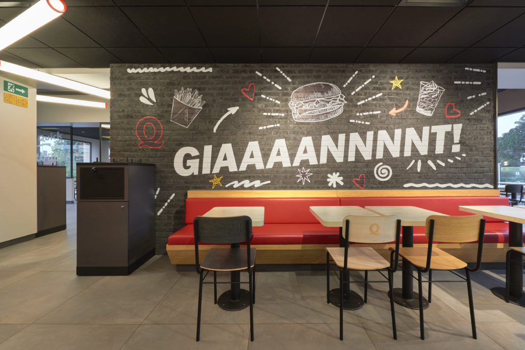 Quick croque son Giant à pleines dents - PUB