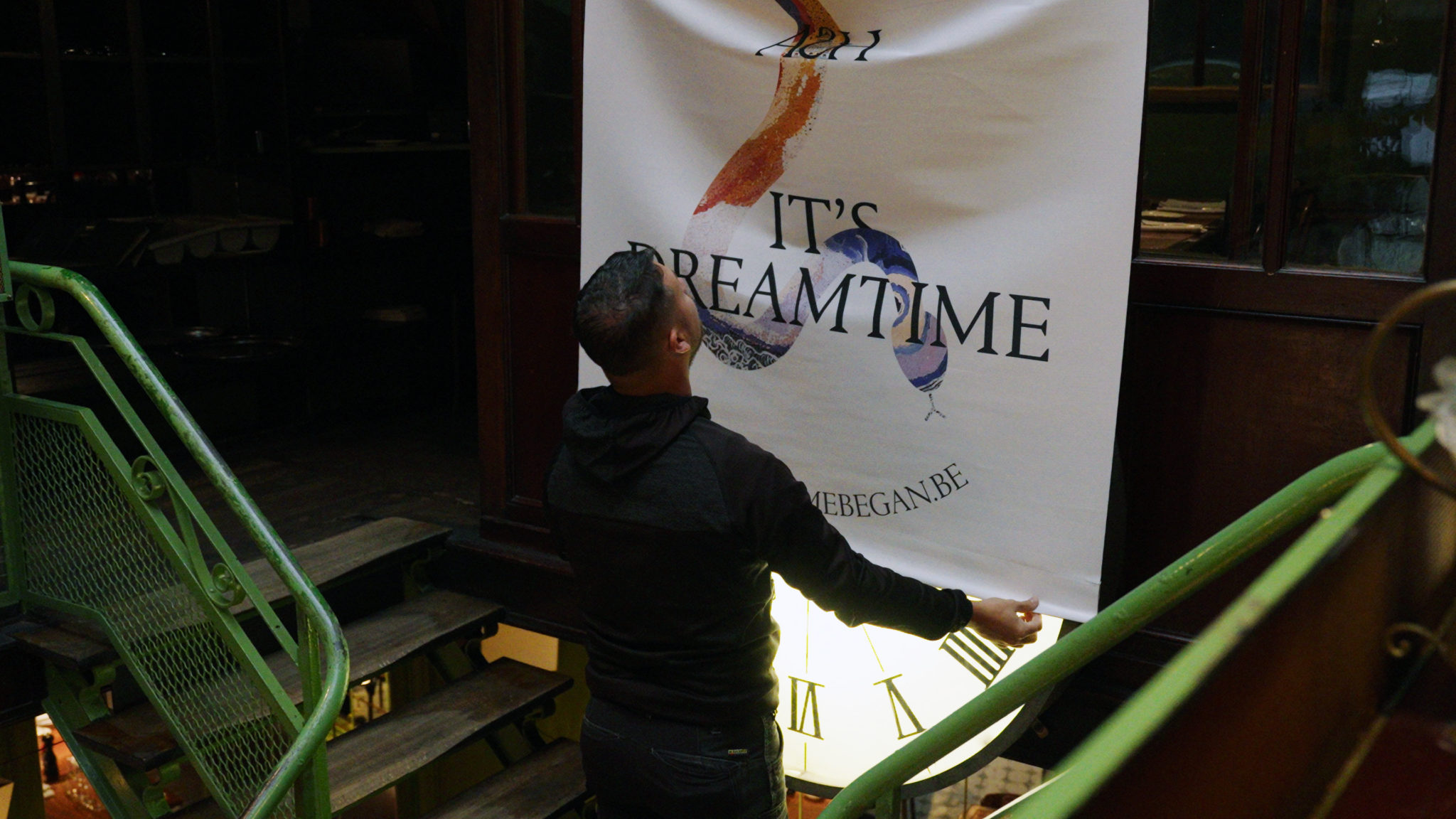 Bonka Circus en MKG laten regenboogslang door Brussel glijden - PUB