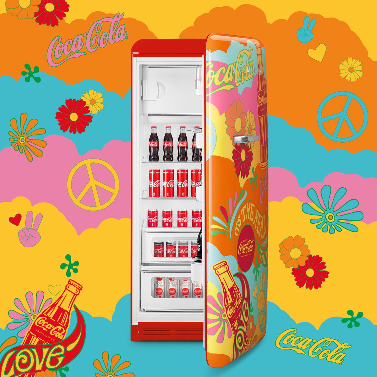 Smeg donne un nouveau look à son frigo iconique avec Coca-Cola - PUB