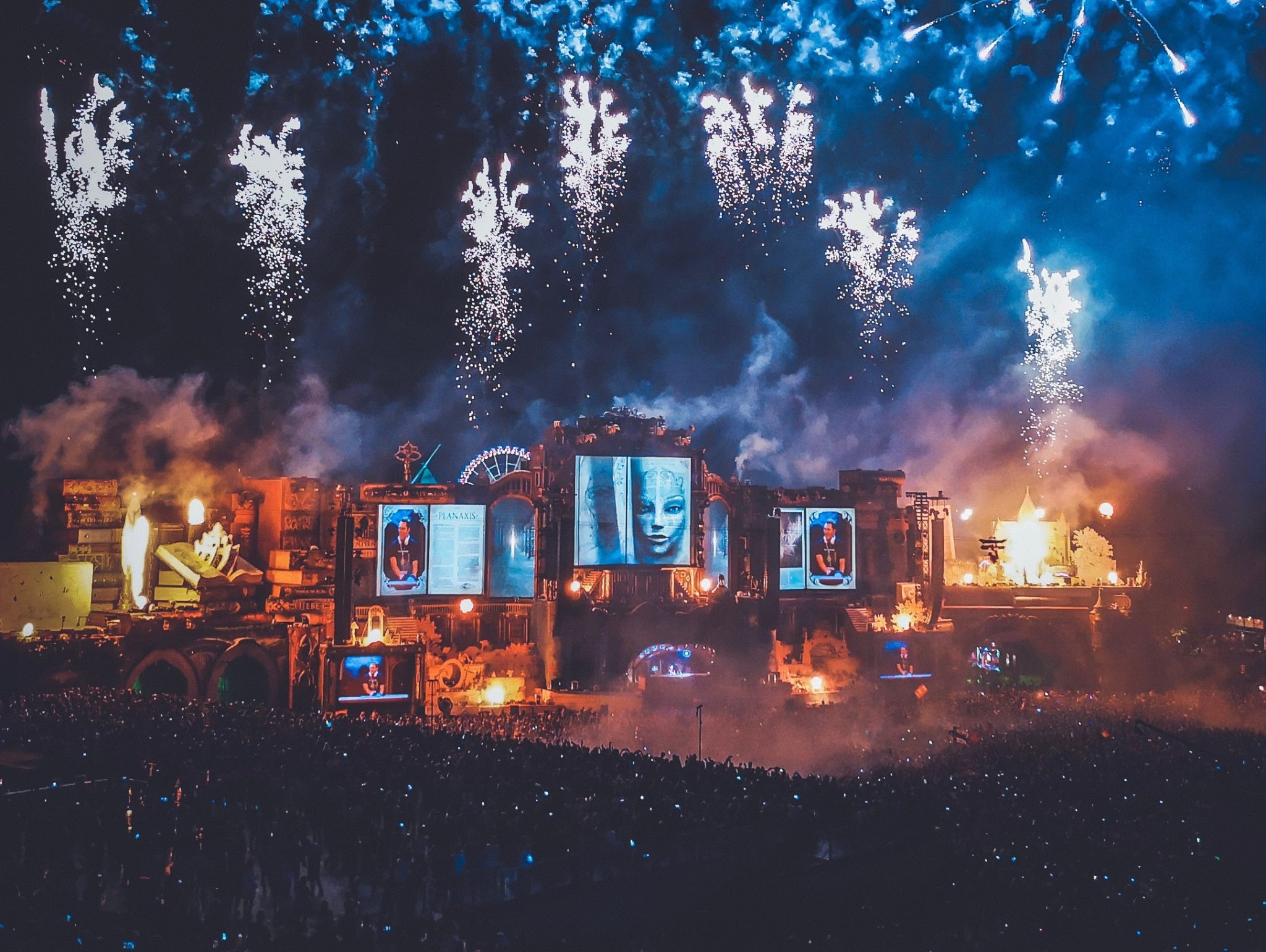 Brandy danse au rythme de Tomorrowland - PUB