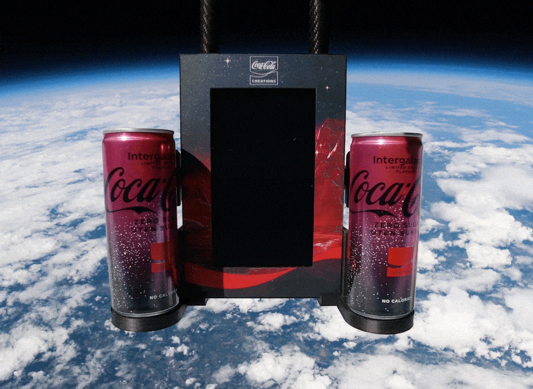 Coca-Cola stuurt Intergalactic de ruimte in met Jamie-Lee Six - PUB