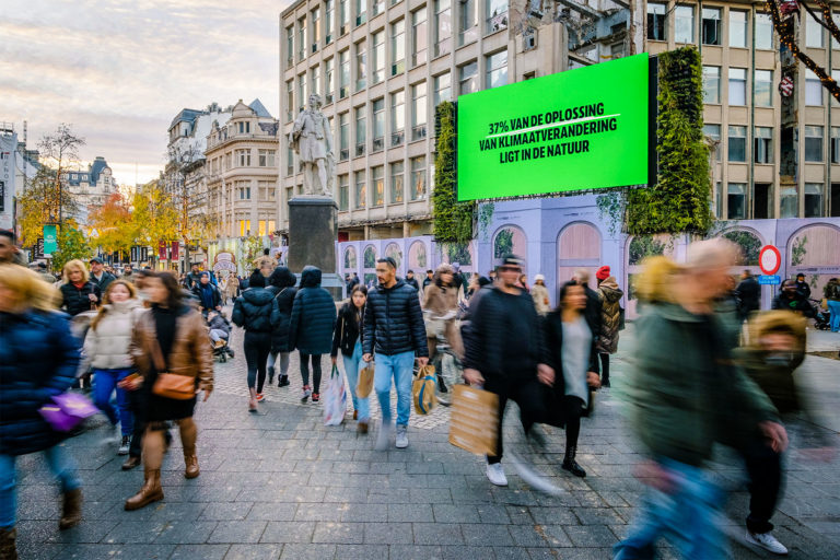 BlowUP Media en Justdiggit houden het groen in Antwerpen - PUB