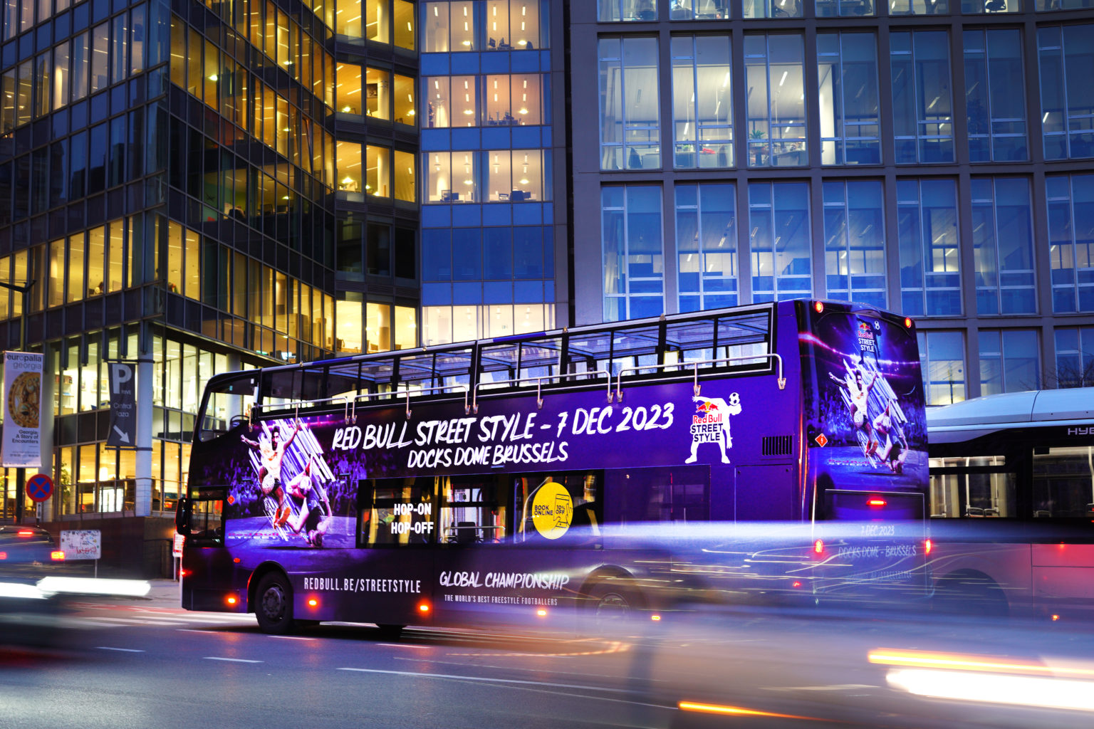 Red Bull op wielen met TOOT bus - PUB