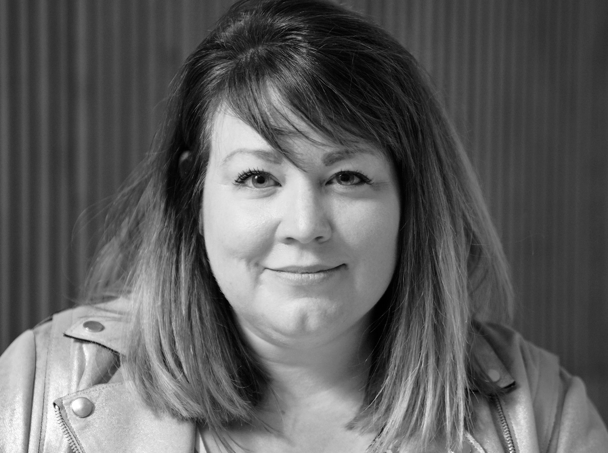 Lucy vole Mélanie Dalla-Riva à Joe Public - PUB