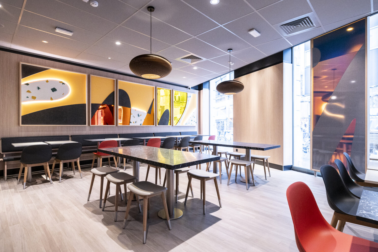 Bruxelles célèbre le nouveau design durable du McDonald's Bourse - PUB