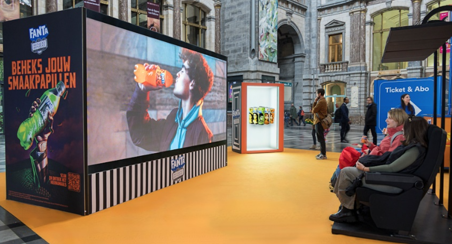 Fanta en Beetlejuice, een DOOH-campagne van Urban Media - PUB