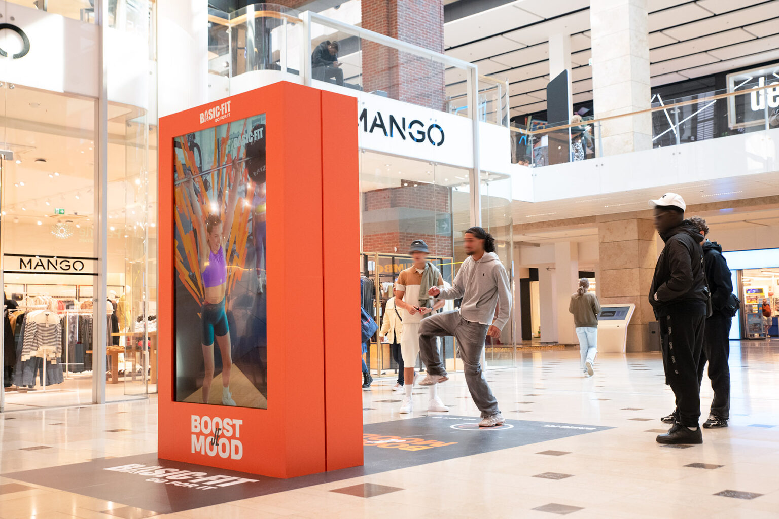 Boost ton mood avec le miroir AR de Basic-Fit et Playar - PUB