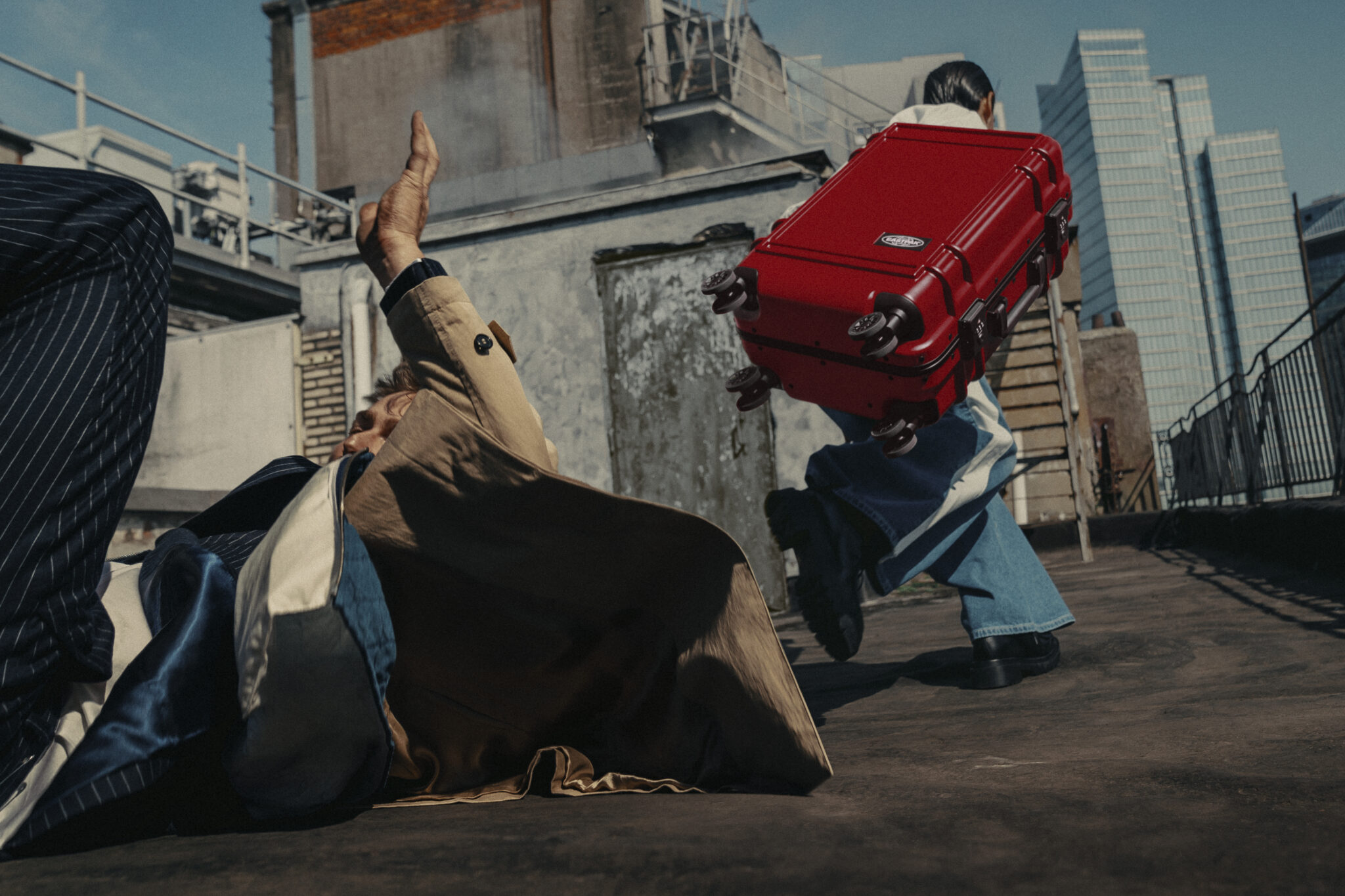 Eastpak, Jef Boes et ILA Studio pour la Resist'r Case tout terrain - PUB