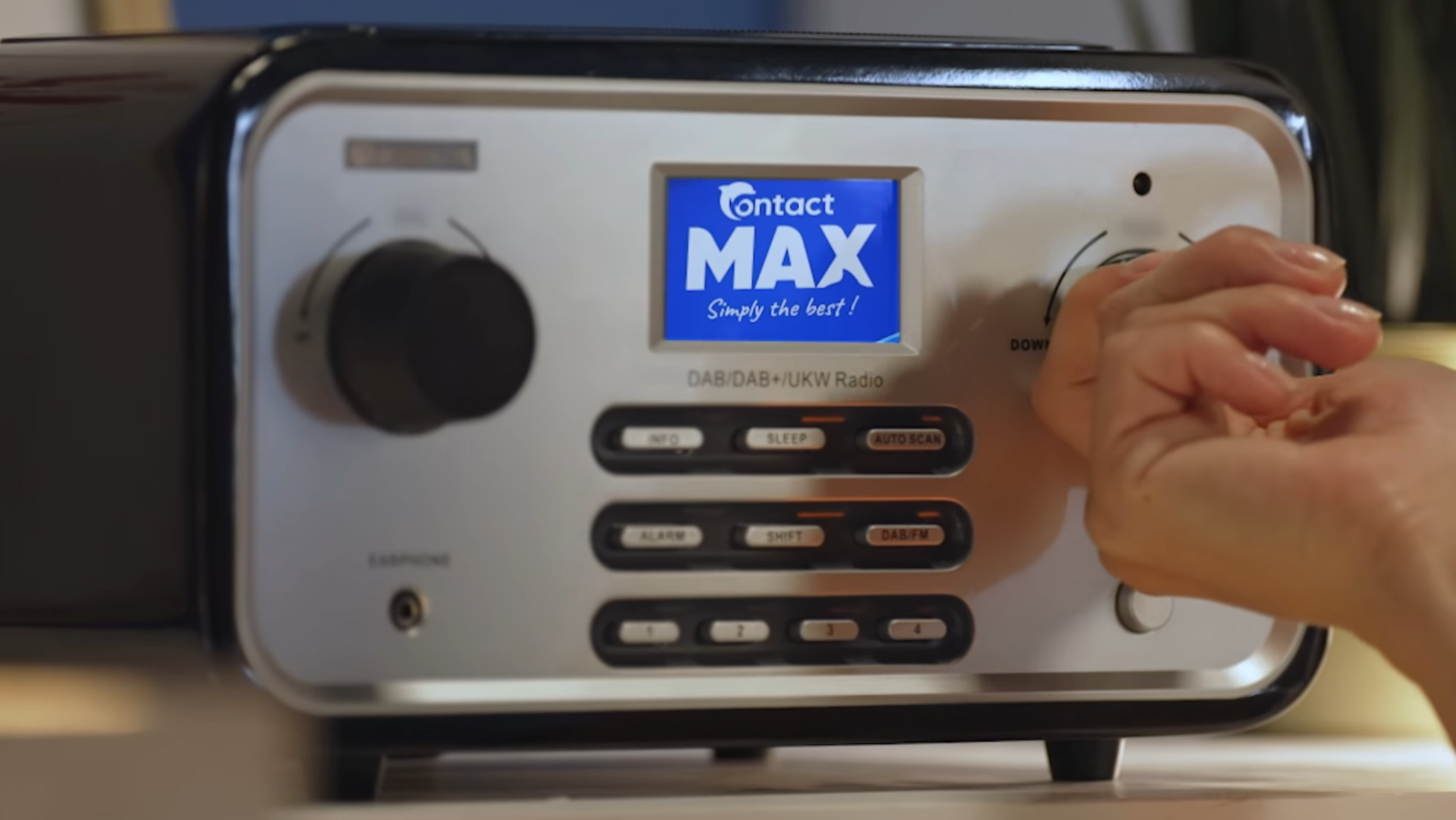 Radio Contact lance Contact Max pour revivre les années 80, 90 et 2000 ...