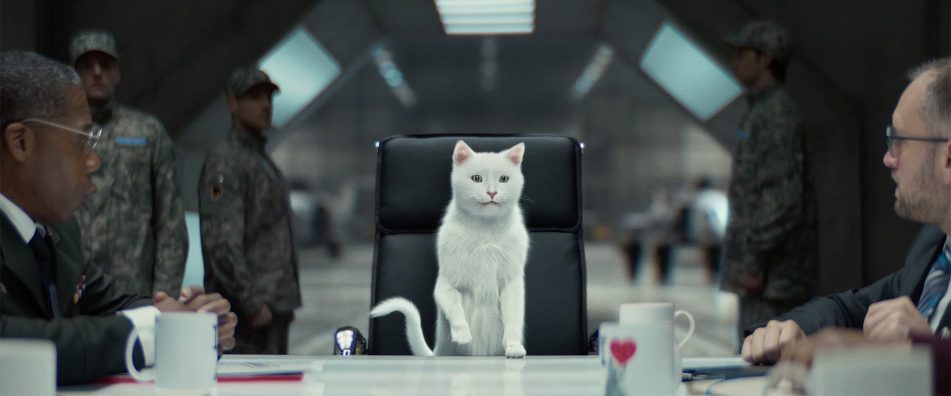 Les aliens débarquent chez le garagiste Feu Vert en prime time sur TF1 ...